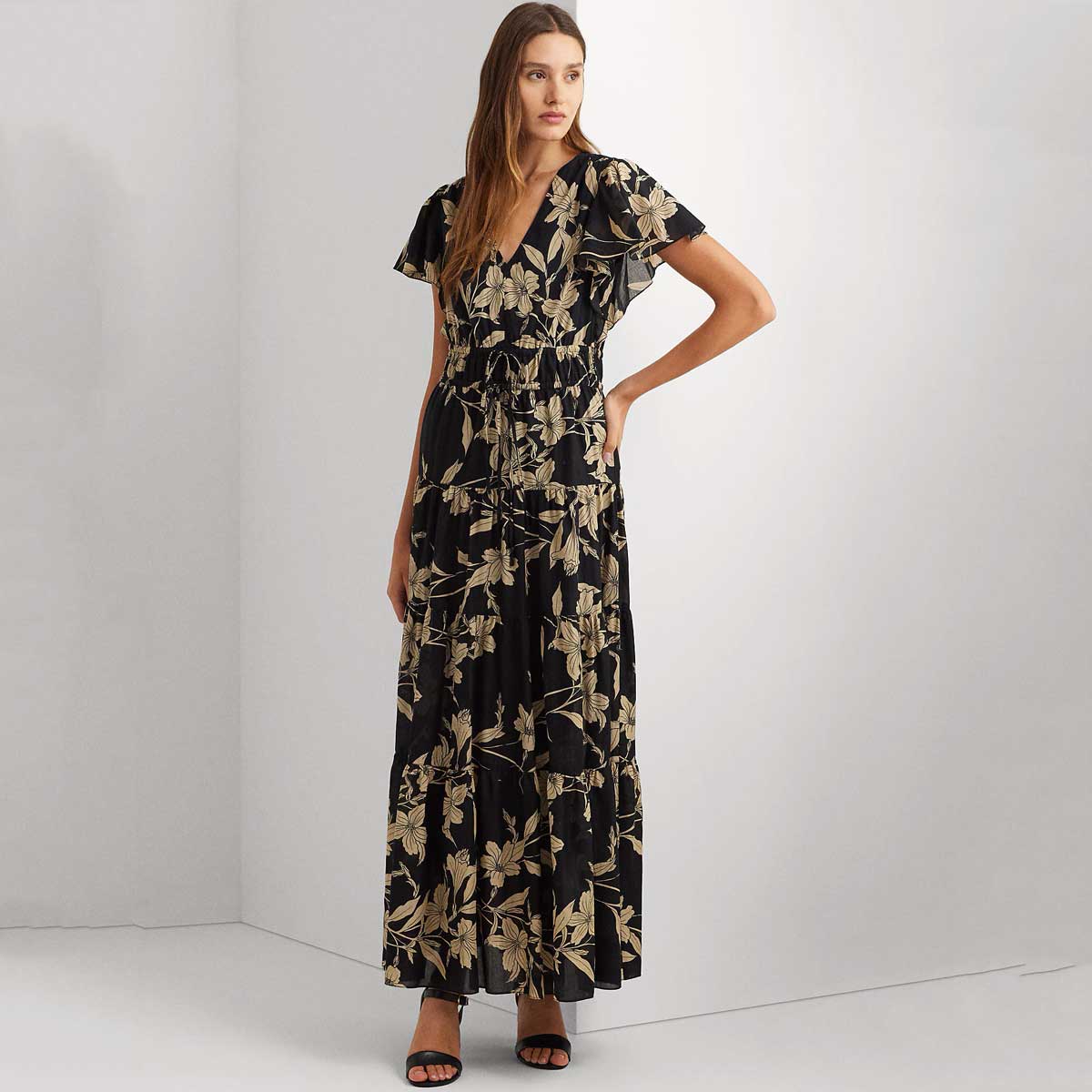 Abiti donne basse: 7 trucchi per valorizzare la tua statura