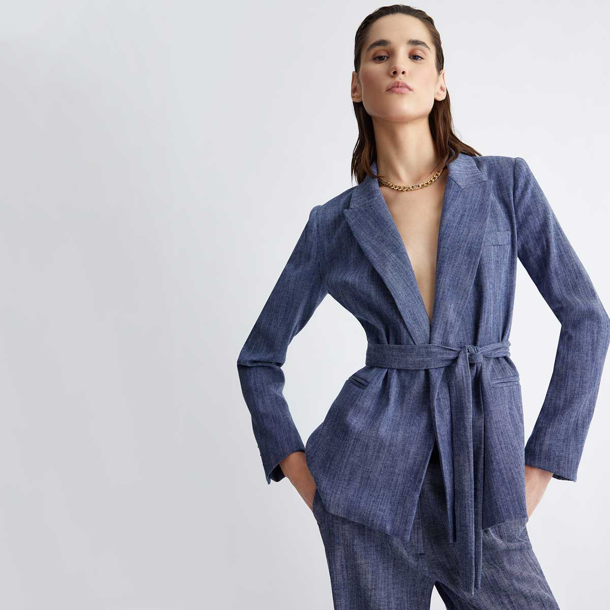 Blazer in denim: 9 modelli per sostituire la giacca di jeans