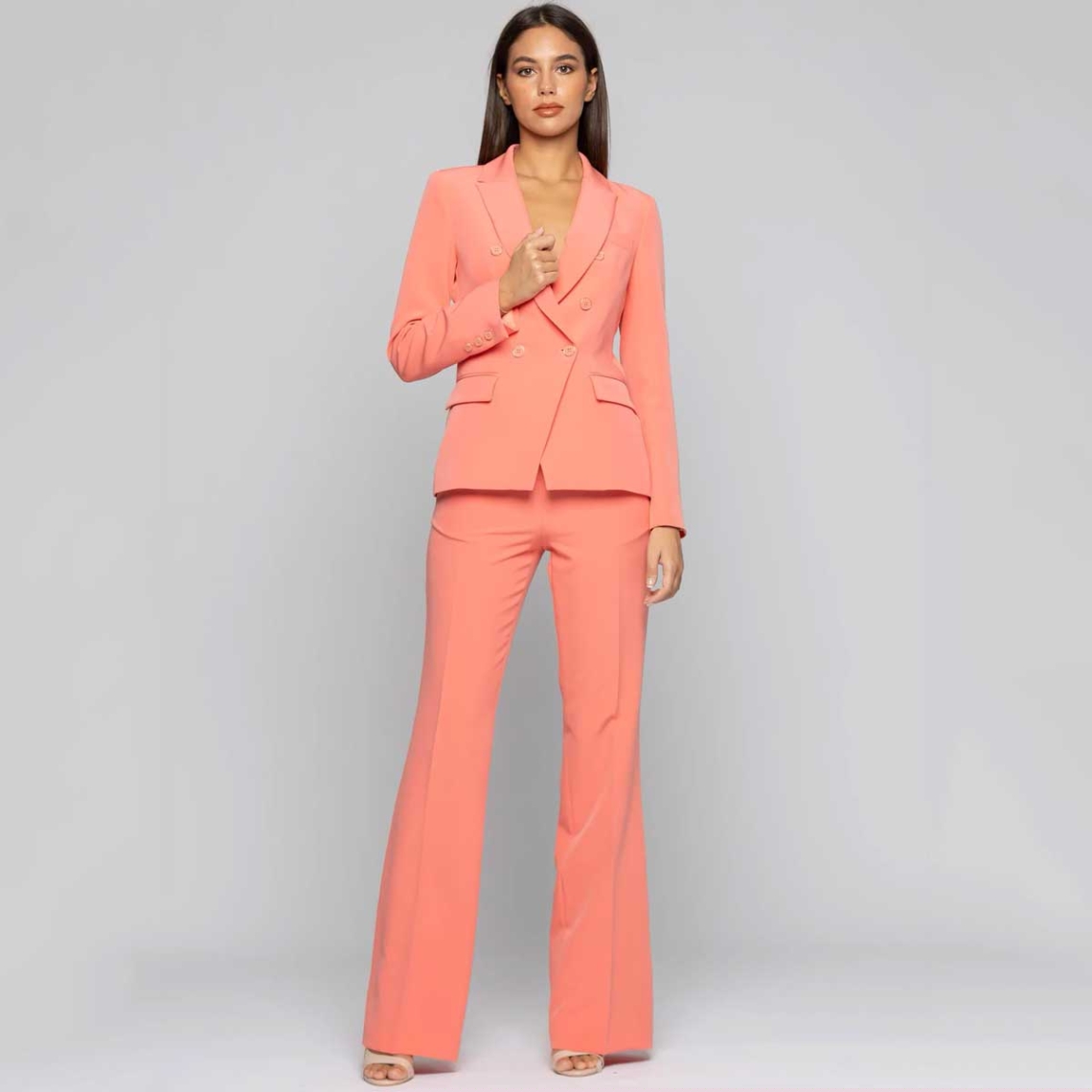 Cerimonia in primavera? 10 tailleur colorati per un look chic