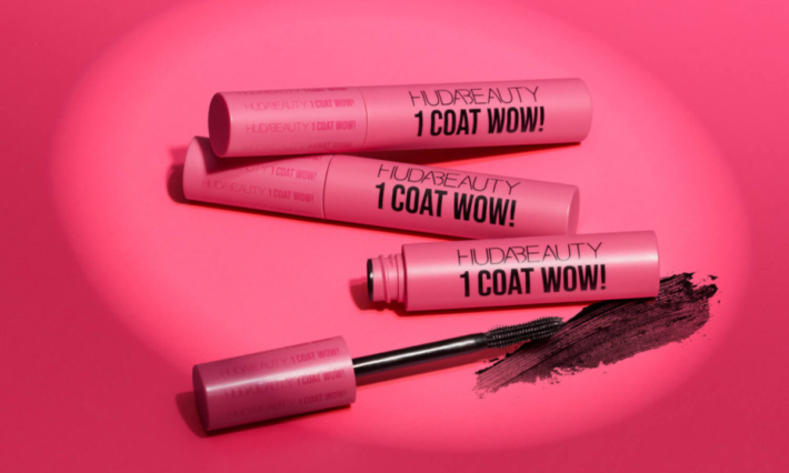 Mascara Huda Beauty 1 Coat Wow! volumizzante e incurvante