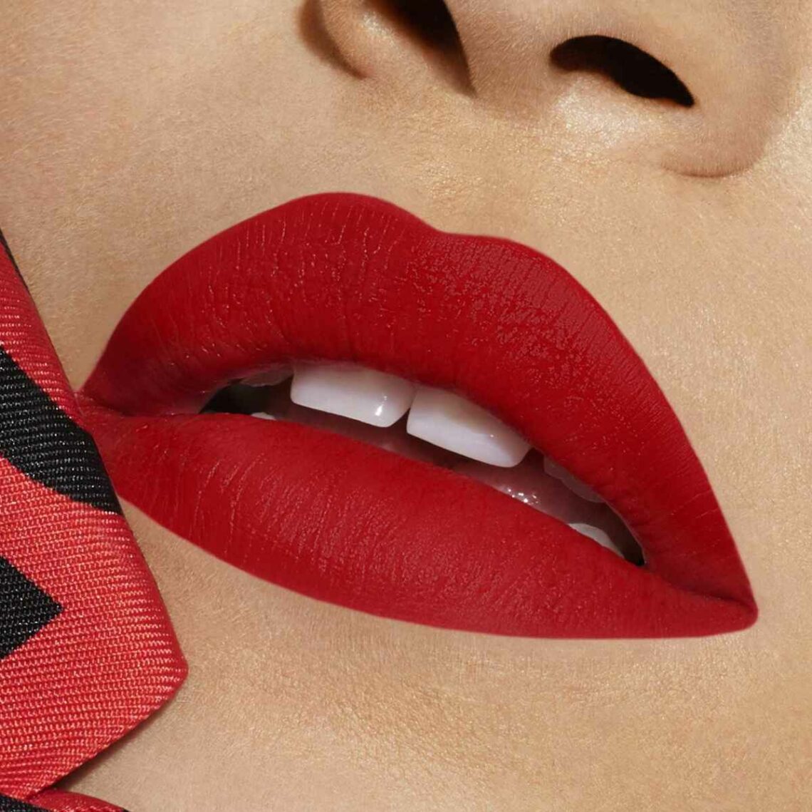 Rossetto rosso: i 7 migliori e le sfumature più adatte
