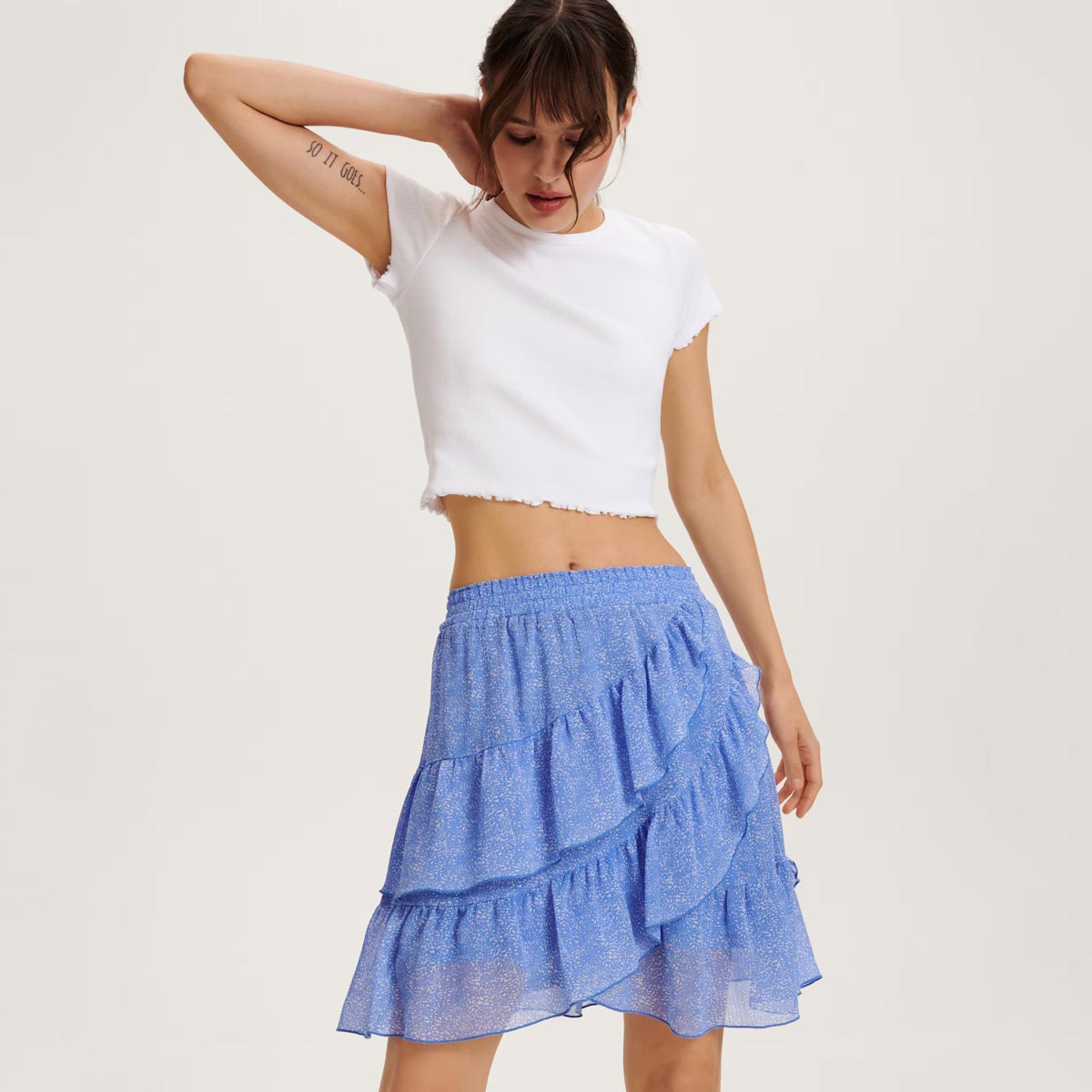 Gonne a balze estate 2024, la tendenza femminile e chic